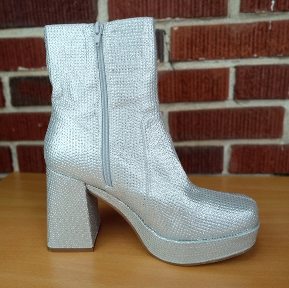 MIA | Shoes | Nwt Mia Iva Silver Rhinestone Chunky Heel Retro Platform ...
